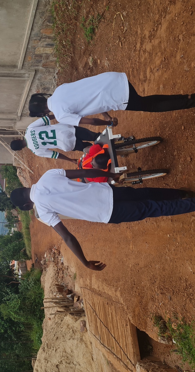 Brancard low tech : de la HEIA-FR au Rwanda - HEIA-FR