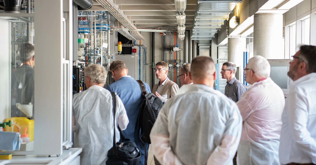 La HEIA-FR dévoile ses installations de chimie industrielle - HEIA-FR